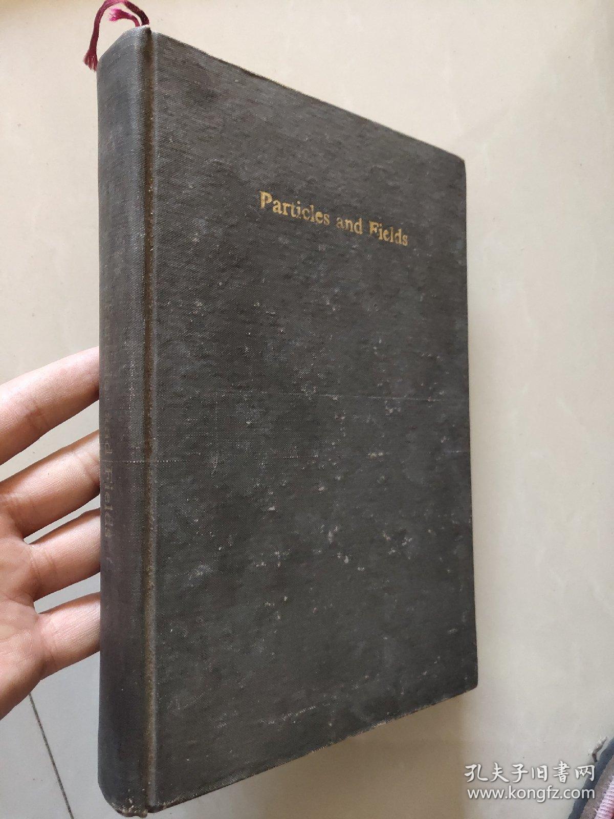 Particles and Fields 英文原版 David Lurie 《粒子与场》 布面精装小16开,书中有4条4连帧照版的胶版底片, 好象都是科研人员宣传人物相片. 其中一条系上红绳 ...